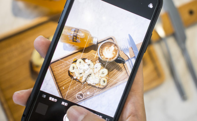 Mobile phone photography, light and shadow, food placement to pay ...